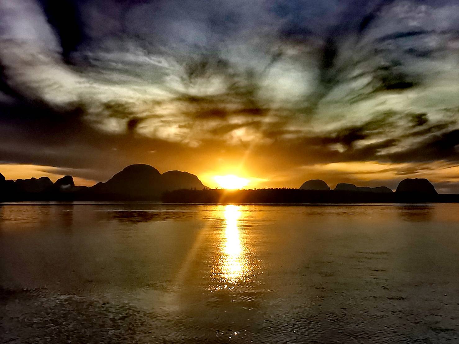 SUN TIE DYE by Sam chong nuea | CBT Thailand